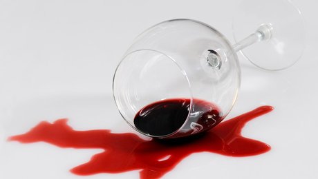 Enlever une tache de vin - Minutefacile.com