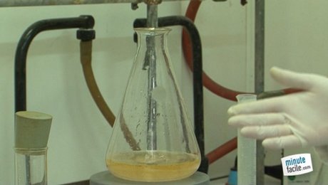 Expérience chimique faire une réaction oscillante - Minutefacile.com