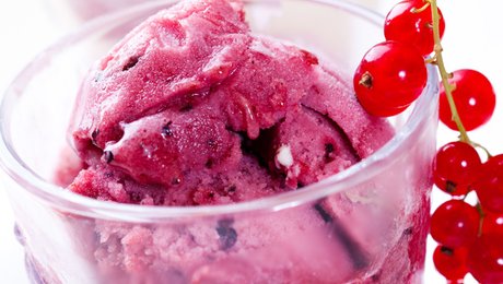 Faire une glace au yaourt et fruits rouges - Minutefacile.com