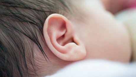 Comment nettoyer le cérumen dans les oreilles de bébé - Minutefacile.com
