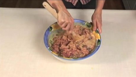 Comment préparer un aliment cru à base de viandes pour son chat ...