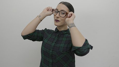 Adopter le look geek chic pour femme - Minutefacile.com
