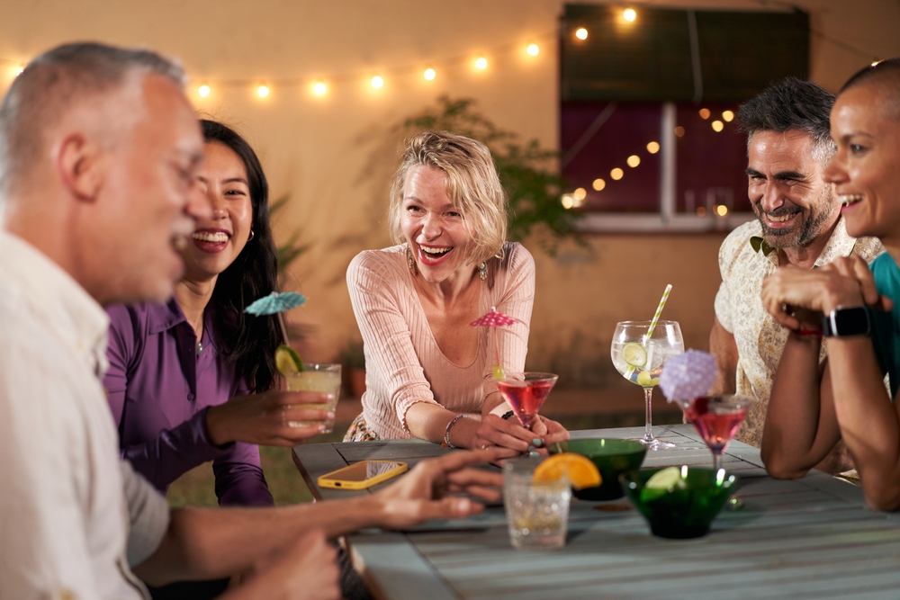 Les astuces pour une soirée cocktail réussie à la maison - Minute Facile
